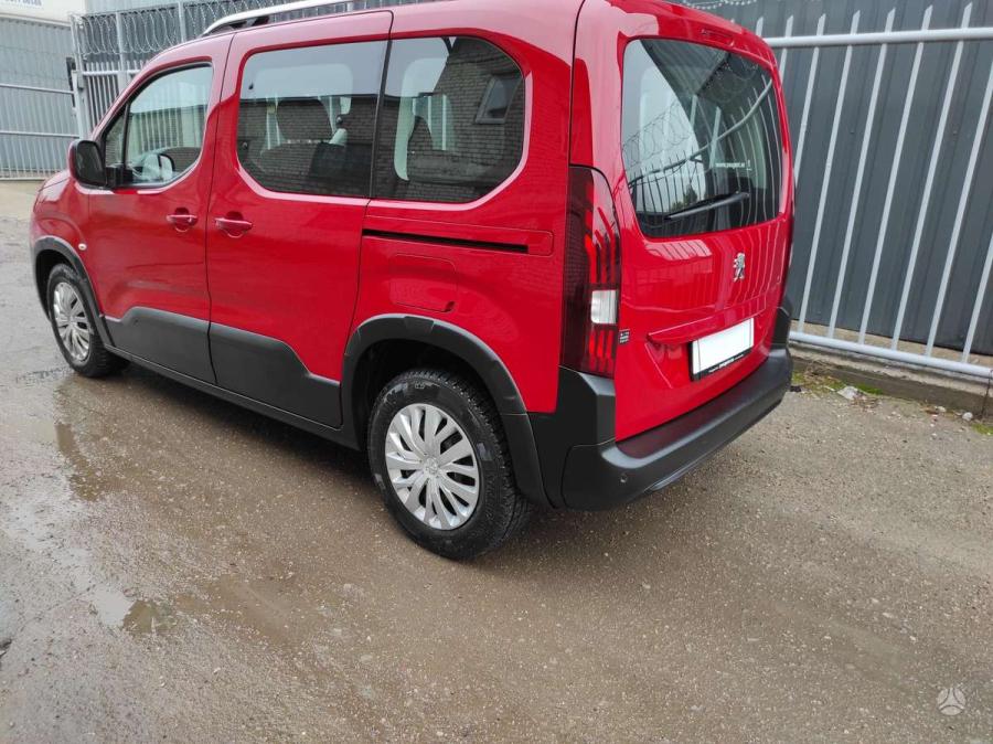 Sarkans Peugeot Rifter 2019 Kauņa, ar dzinēja tilpumu 1.50 L un nobraukumu 232 tūkst. km par 8650 €, foto 5 vietnē AUTOMOTO.COM.LV