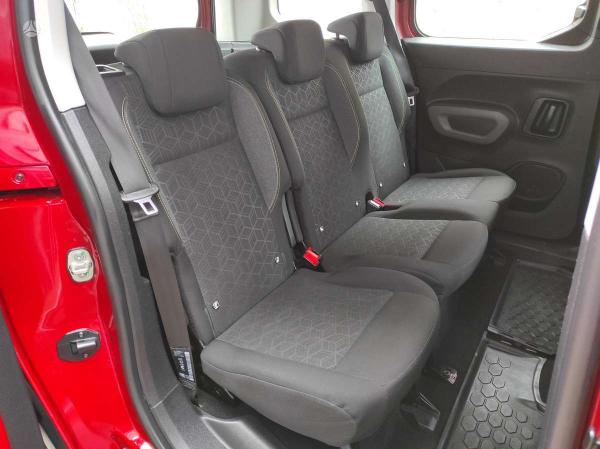 Red Peugeot Rifter 2019 in Kaunas, with an engine capacity of 1.50 L and mileage of 232 thousand km for 8650 €, photo 9 on AUTOMOTO.COM.LV