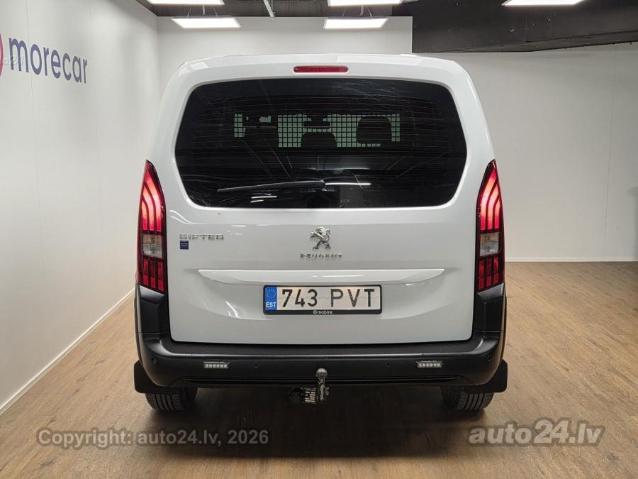 White Peugeot Rifter 2021 in Tallinn, with an engine capacity of 1.50 L and mileage of 155 thousand km for 10900 €, photo 6 on AUTOMOTO.COM.LV