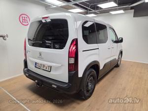 White Peugeot Rifter 2021 in Tallinn, with an engine capacity of 1.50 L and mileage of 155 thousand km for 10900 €, photo 7 on AUTOMOTO.COM.LV