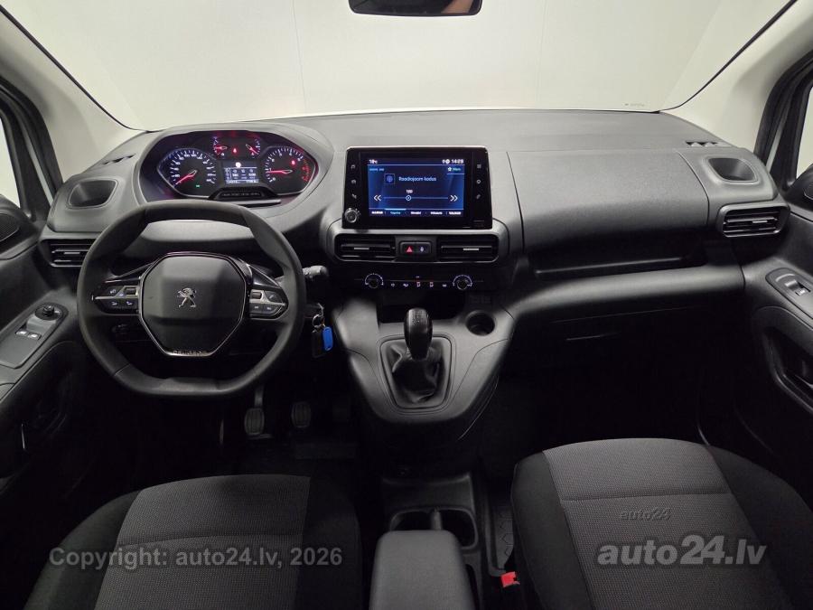 White Peugeot Rifter 2021 in Tallinn, with an engine capacity of 1.50 L and mileage of 155 thousand km for 10900 €, photo 8 on AUTOMOTO.COM.LV