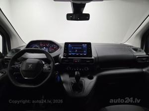 White Peugeot Rifter 2021 in Tallinn, with an engine capacity of 1.50 L and mileage of 155 thousand km for 10900 €, photo 9 on AUTOMOTO.COM.LV