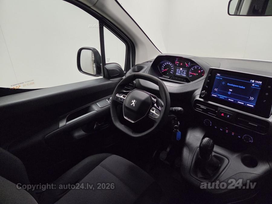 White Peugeot Rifter 2021 in Tallinn, with an engine capacity of 1.50 L and mileage of 155 thousand km for 10900 €, photo 12 on AUTOMOTO.COM.LV