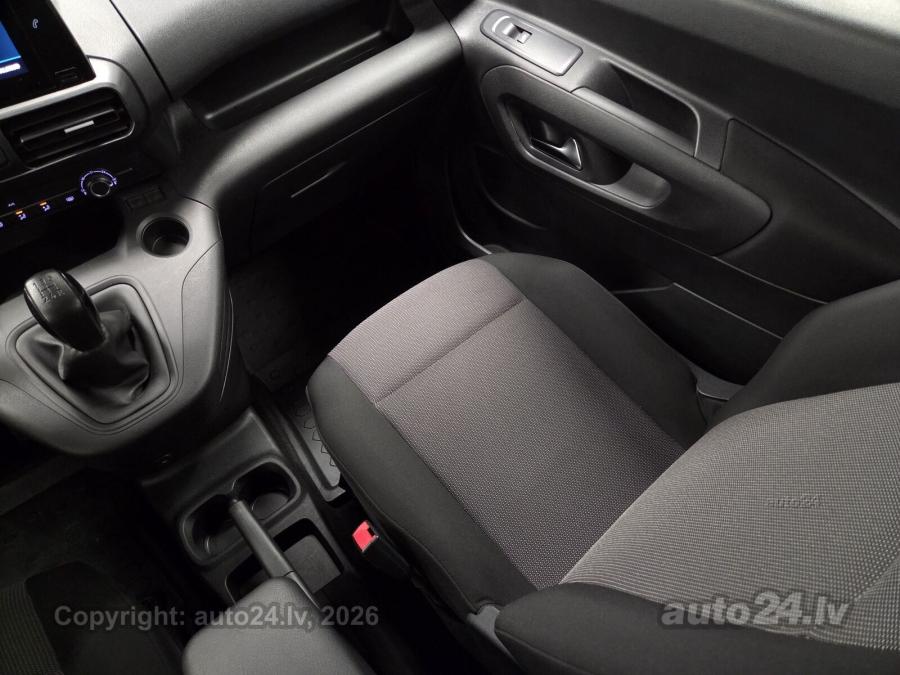 White Peugeot Rifter 2021 in Tallinn, with an engine capacity of 1.50 L and mileage of 155 thousand km for 10900 €, photo 16 on AUTOMOTO.COM.LV