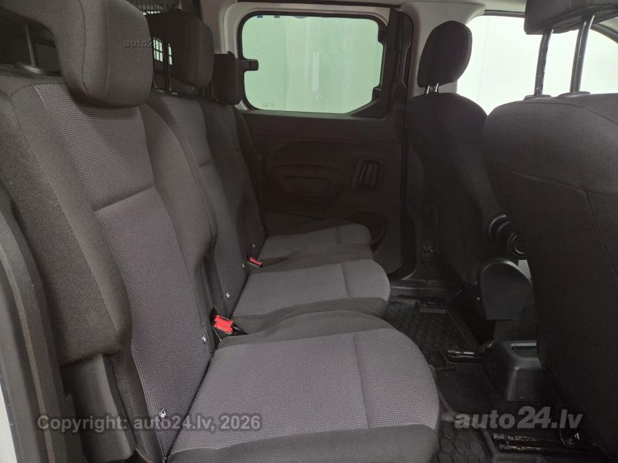 White Peugeot Rifter 2021 in Tallinn, with an engine capacity of 1.50 L and mileage of 155 thousand km for 10900 €, photo 19 on AUTOMOTO.COM.LV