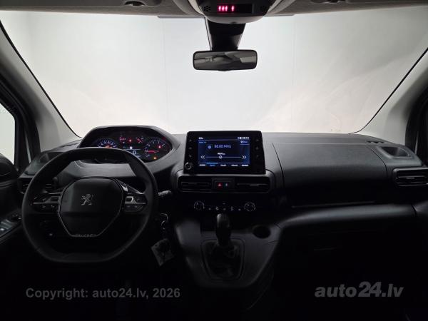 White Peugeot Rifter 2021 in Tallinn, with an engine capacity of 1.50 L and mileage of 110 thousand km for 10900 €, photo 8 on AUTOMOTO.COM.LV