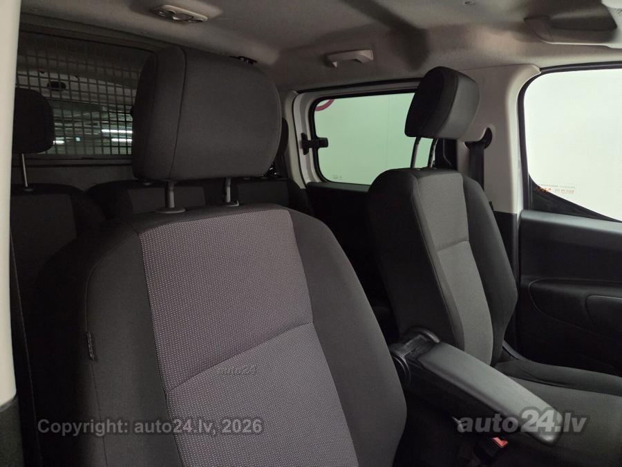 Белый Пежо Rifter 2021 в Таллин, объемом двигателя 1.50 л и пробегом 110 тыс. км за 10900 €, фото 16 на AUTOMOTO.COM.LV