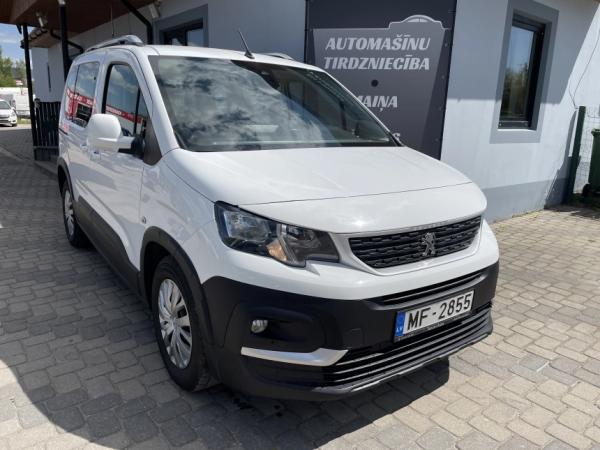 White Peugeot Rifter 2019 in Riga, with an engine capacity of 1.50 L and mileage of 170 thousand km for 9990 €, photo 1 on AUTOMOTO.COM.LV