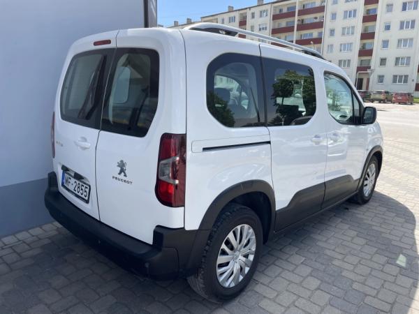 White Peugeot Rifter 2019 in Riga, with an engine capacity of 1.50 L and mileage of 170 thousand km for 9990 €, photo 5 on AUTOMOTO.COM.LV