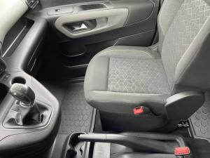 Balts Peugeot Rifter 2019 Rīga, ar dzinēja tilpumu 1.50 L un nobraukumu 170 tūkst. km par 9990 €, foto 19 vietnē AUTOMOTO.COM.LV