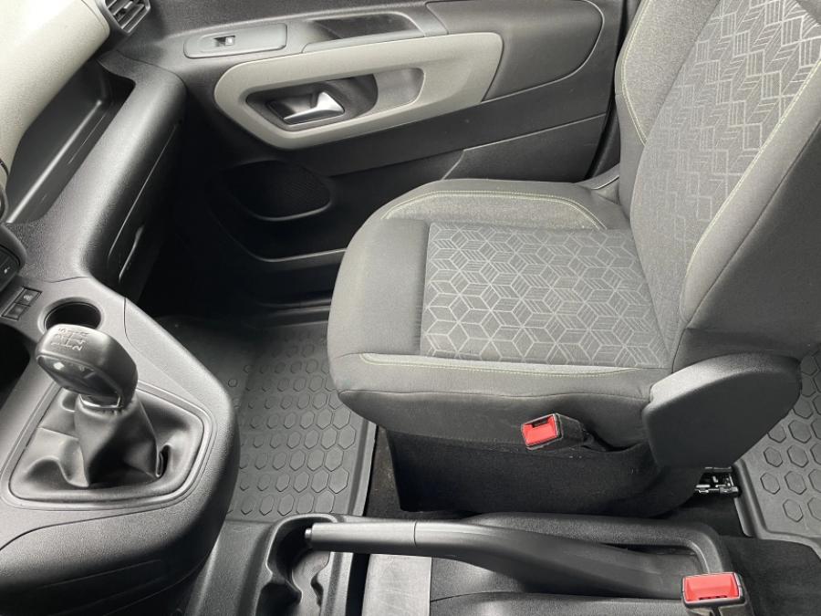 Balts Peugeot Rifter 2019 Rīga, ar dzinēja tilpumu 1.50 L un nobraukumu 170 tūkst. km par 9990 €, foto 19 vietnē AUTOMOTO.COM.LV