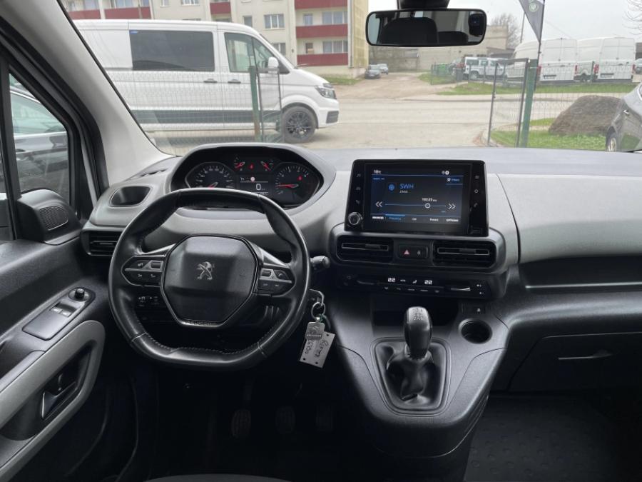Balts Peugeot Rifter 2019 Rīga, ar dzinēja tilpumu 1.50 L un nobraukumu 170 tūkst. km par 9990 €, foto 41 vietnē AUTOMOTO.COM.LV