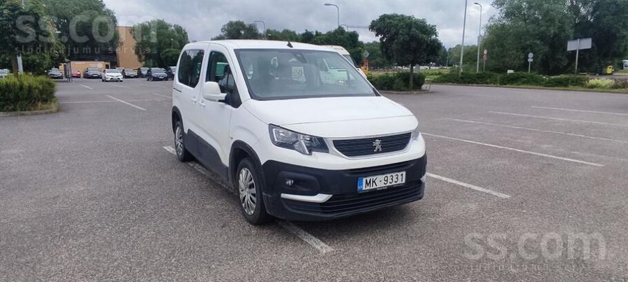 White Peugeot Rifter 2020 in Riga, with an engine capacity of 1.50 L and mileage of 250 thousand km for 7999 €, photo 3 on AUTOMOTO.COM.LV