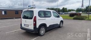 White Peugeot Rifter 2020 in Riga, with an engine capacity of 1.50 L and mileage of 250 thousand km for 7999 €, photo 5 on AUTOMOTO.COM.LV