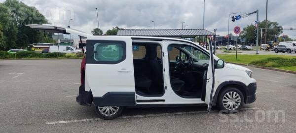 White Peugeot Rifter 2020 in Riga, with an engine capacity of 1.50 L and mileage of 250 thousand km for 7999 €, photo 8 on AUTOMOTO.COM.LV