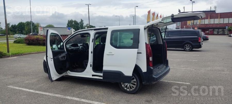 White Peugeot Rifter 2020 in Riga, with an engine capacity of 1.50 L and mileage of 250 thousand km for 7999 €, photo 11 on AUTOMOTO.COM.LV