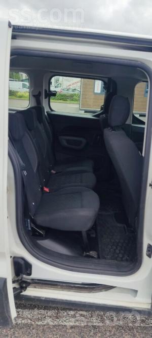 White Peugeot Rifter 2020 in Riga, with an engine capacity of 1.50 L and mileage of 250 thousand km for 7999 €, photo 12 on AUTOMOTO.COM.LV