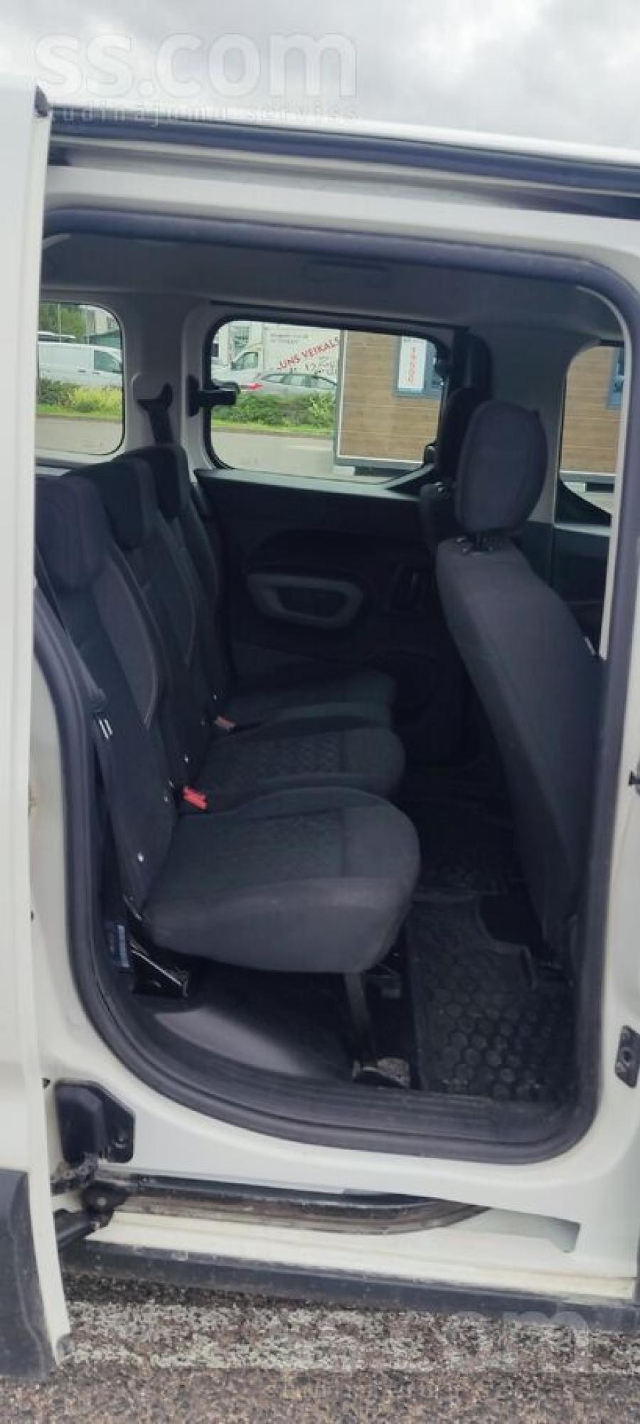 White Peugeot Rifter 2020 in Riga, with an engine capacity of 1.50 L and mileage of 250 thousand km for 7999 €, photo 12 on AUTOMOTO.COM.LV