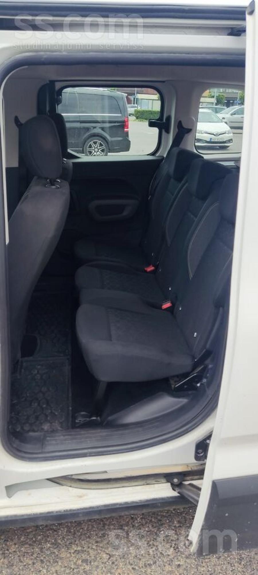 White Peugeot Rifter 2020 in Riga, with an engine capacity of 1.50 L and mileage of 250 thousand km for 7999 €, photo 13 on AUTOMOTO.COM.LV