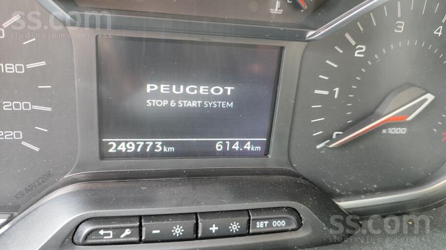 White Peugeot Rifter 2020 in Riga, with an engine capacity of 1.50 L and mileage of 250 thousand km for 7999 €, photo 17 on AUTOMOTO.COM.LV