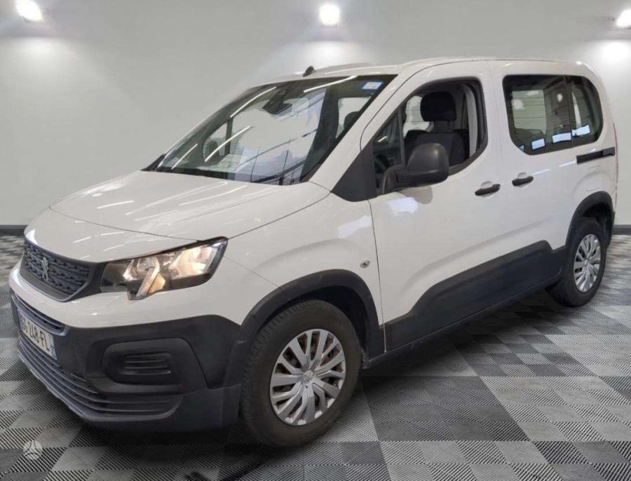 White Peugeot Rifter 2022 in Vilnius, with an engine capacity of 1.20 L and mileage of 49 thousand km for 12099 €, photo 1 on AUTOMOTO.COM.LV