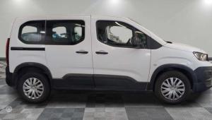 White Peugeot Rifter 2022 in Vilnius, with an engine capacity of 1.20 L and mileage of 49 thousand km for 12099 €, photo 3 on AUTOMOTO.COM.LV