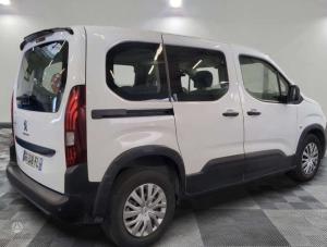 White Peugeot Rifter 2022 in Vilnius, with an engine capacity of 1.20 L and mileage of 49 thousand km for 12099 €, photo 4 on AUTOMOTO.COM.LV