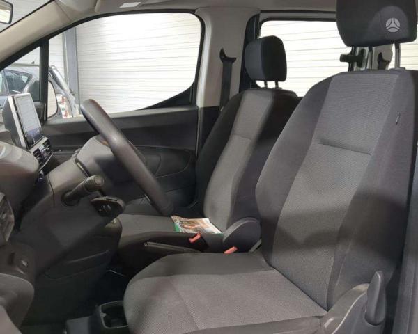 White Peugeot Rifter 2022 in Vilnius, with an engine capacity of 1.20 L and mileage of 49 thousand km for 12099 €, photo 6 on AUTOMOTO.COM.LV