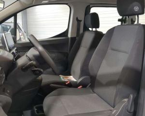 White Peugeot Rifter 2022 in Vilnius, with an engine capacity of 1.20 L and mileage of 49 thousand km for 12099 €, photo 6 on AUTOMOTO.COM.LV