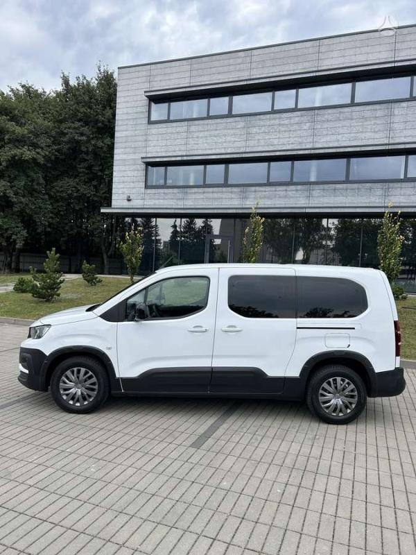 White Peugeot Rifter 2023 in Kaunas, with an engine capacity of 1.50 L and mileage of 158 thousand km for 13300 €, photo 5 on AUTOMOTO.COM.LV