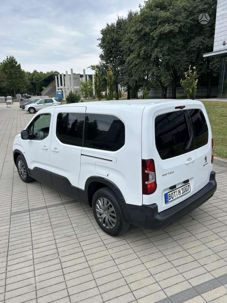White Peugeot Rifter 2023 in Kaunas, with an engine capacity of 1.50 L and mileage of 158 thousand km for 13300 €, photo 6 on AUTOMOTO.COM.LV