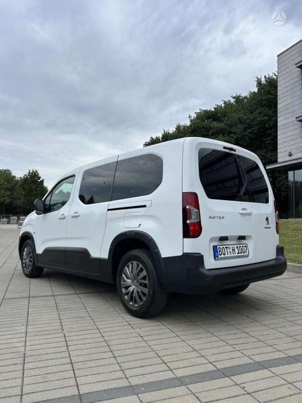 White Peugeot Rifter 2023 in Kaunas, with an engine capacity of 1.50 L and mileage of 158 thousand km for 13300 €, photo 7 on AUTOMOTO.COM.LV