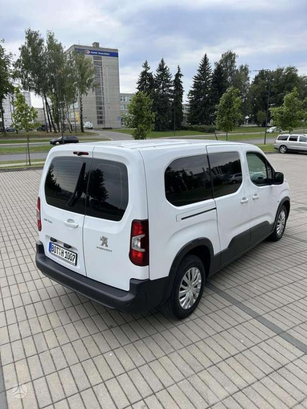 White Peugeot Rifter 2023 in Kaunas, with an engine capacity of 1.50 L and mileage of 158 thousand km for 13300 €, photo 8 on AUTOMOTO.COM.LV