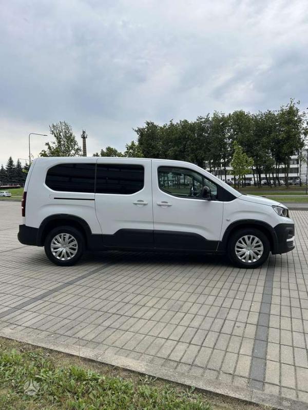 White Peugeot Rifter 2023 in Kaunas, with an engine capacity of 1.50 L and mileage of 158 thousand km for 13300 €, photo 10 on AUTOMOTO.COM.LV