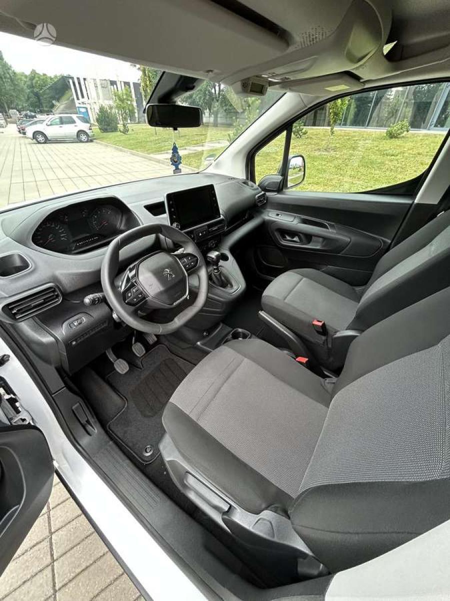 White Peugeot Rifter 2023 in Kaunas, with an engine capacity of 1.50 L and mileage of 158 thousand km for 13300 €, photo 17 on AUTOMOTO.COM.LV