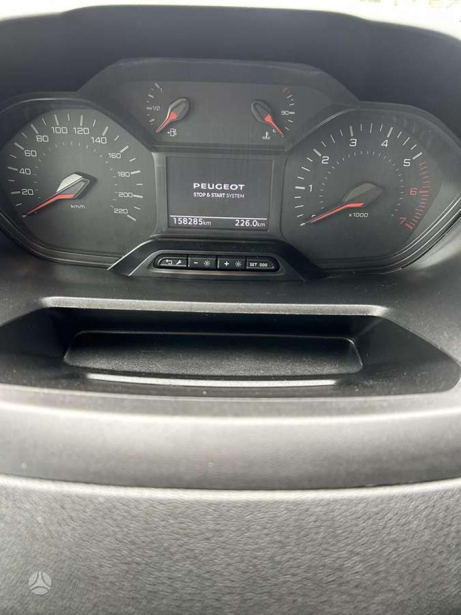 White Peugeot Rifter 2023 in Kaunas, with an engine capacity of 1.50 L and mileage of 158 thousand km for 13300 €, photo 19 on AUTOMOTO.COM.LV