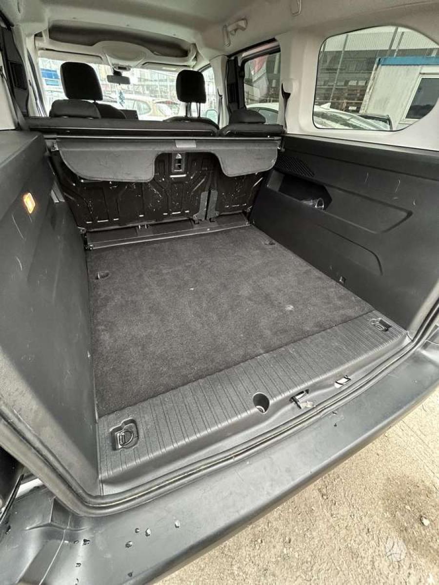 White Peugeot Rifter 2023 in Kaunas, with an engine capacity of 1.50 L and mileage of 158 thousand km for 13300 €, photo 26 on AUTOMOTO.COM.LV