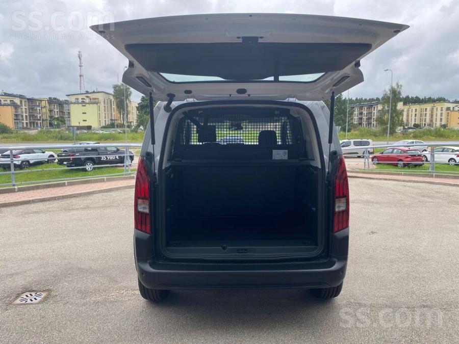 White Peugeot Rifter 2025 in Riga, with an engine capacity of 1.50 L and mileage of 10 thousand km for 27945 €, photo 5 on AUTOMOTO.COM.LV