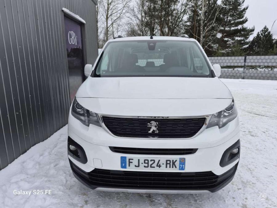 White Peugeot Rifter 2019 in Taurage, with an engine capacity of 1.50 L and mileage of 337 thousand km for 8300 €, photo 2 on AUTOMOTO.COM.LV