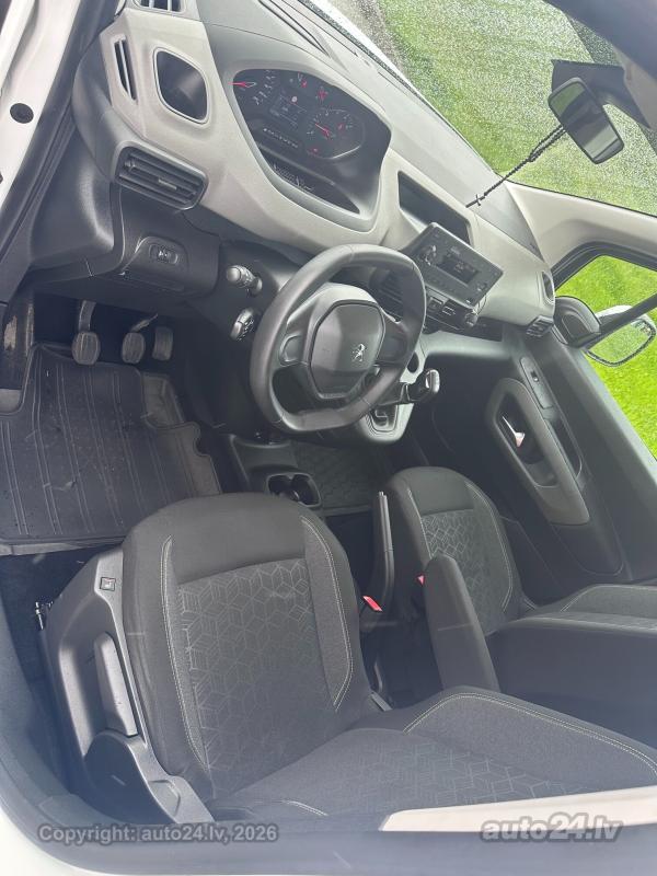 Balts Peugeot Rifter 2019 Tartu, ar dzinēja tilpumu 1.50 L un nobraukumu 142 tūkst. km par 13690 €, foto 7 vietnē AUTOMOTO.COM.LV