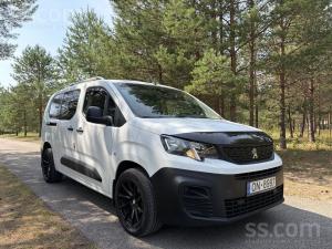 Balts Peugeot Rifter 2021 Rīga, ar dzinēja tilpumu 1.50 L un nobraukumu 98 tūkst. km par 12500 €, foto  vietnē AUTOMOTO.COM.LV