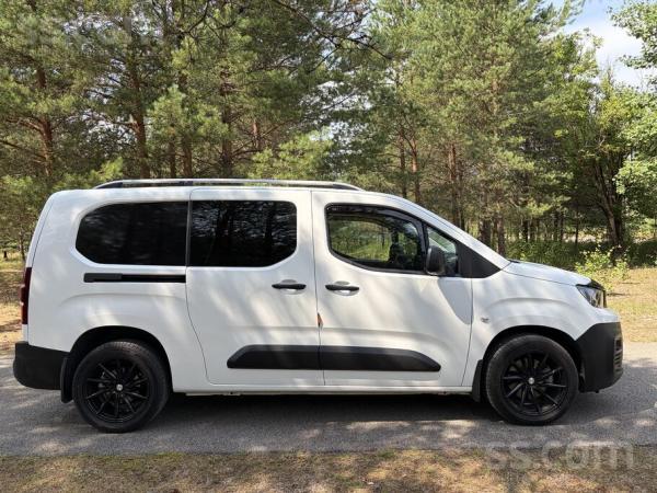 White Peugeot Rifter 2021 in Riga, with an engine capacity of 1.50 L and mileage of 98 thousand km for 12500 €, photo 2 on AUTOMOTO.COM.LV
