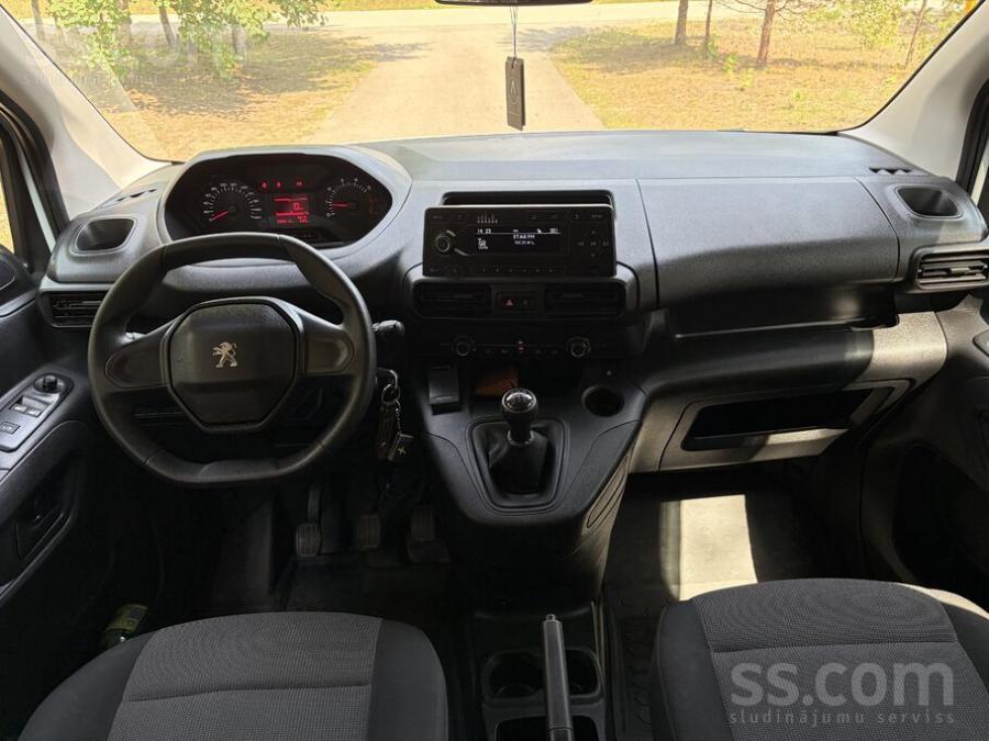 Balts Peugeot Rifter 2021 Rīga, ar dzinēja tilpumu 1.50 L un nobraukumu 98 tūkst. km par 12500 €, foto 6 vietnē AUTOMOTO.COM.LV