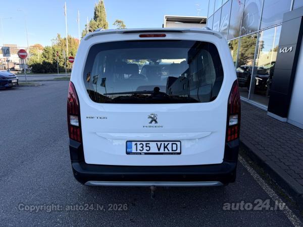 Balts Peugeot Rifter 2021 Tallina, ar dzinēja tilpumu 1.50 L un nobraukumu 137 tūkst. km par 12900 €, foto 4 vietnē AUTOMOTO.COM.LV