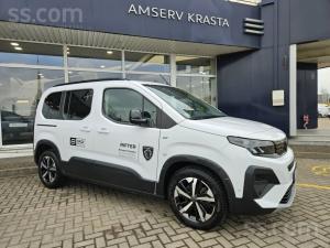 Белый Пежо Rifter 2024 в Рига, объемом двигателя 1.50 л и пробегом 23 тыс. км за 27990 €, фото  на AUTOMOTO.COM.LV