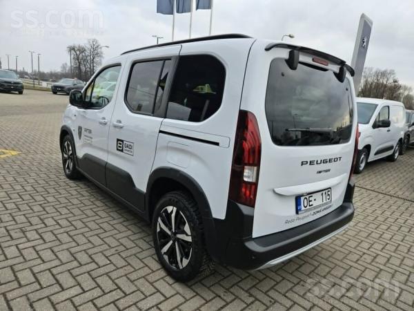 White Peugeot Rifter 2024 in Riga, with an engine capacity of 1.50 L and mileage of 23 thousand km for 27990 €, photo 5 on AUTOMOTO.COM.LV