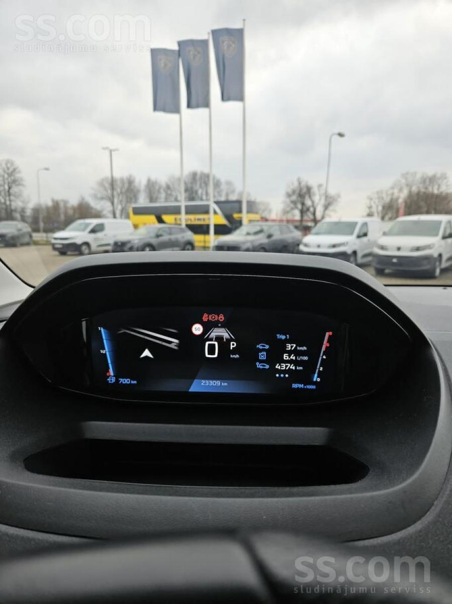 Balts Peugeot Rifter 2024 Rīga, ar dzinēja tilpumu 1.50 L un nobraukumu 23 tūkst. km par 27990 €, foto 8 vietnē AUTOMOTO.COM.LV