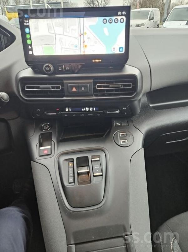 White Peugeot Rifter 2024 in Riga, with an engine capacity of 1.50 L and mileage of 23 thousand km for 27990 €, photo 10 on AUTOMOTO.COM.LV