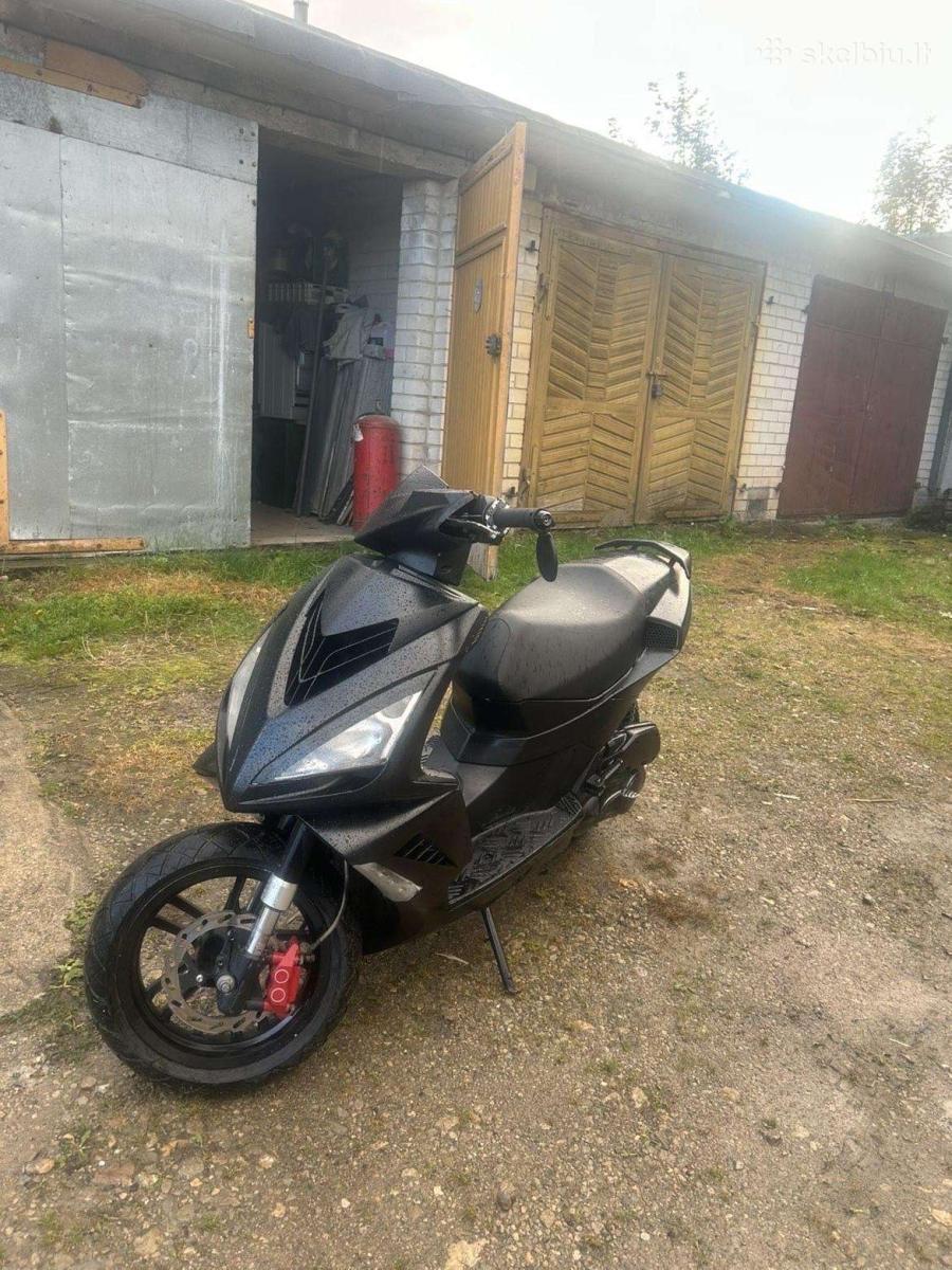 Melns Peugeot Speedfight 2011 Marijampole, ar dzinēja tilpumu 49.00 L un nobraukumu 21 tūkst. km par 1000 €, foto 2 vietnē AUTOMOTO.COM.LV