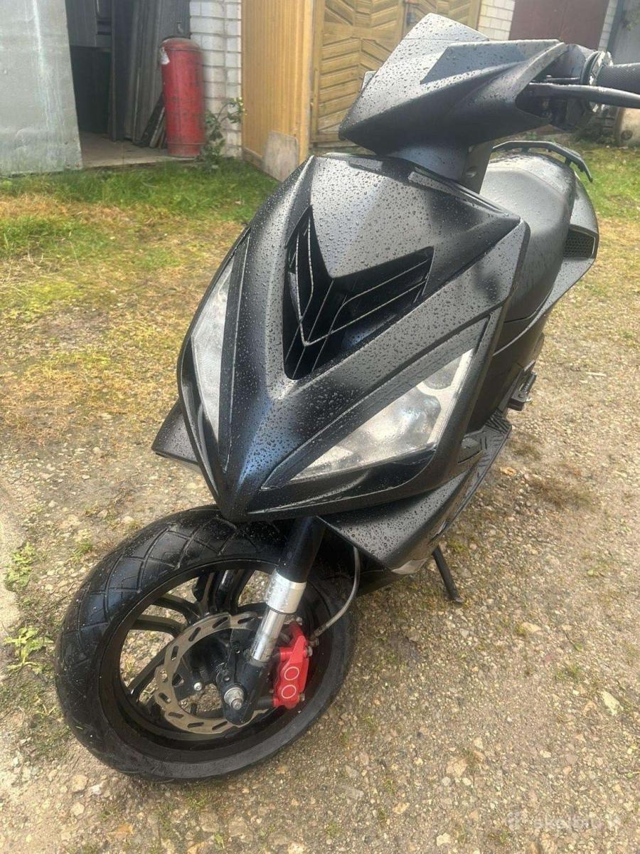 Melns Peugeot Speedfight 2011 Marijampole, ar dzinēja tilpumu 49.00 L un nobraukumu 21 tūkst. km par 1000 €, foto 4 vietnē AUTOMOTO.COM.LV